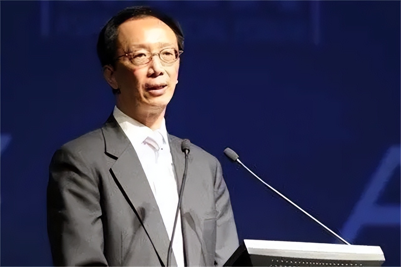 In 2001, Liang Jinsong met Fu Mingxia for the first time. Knowing that ...