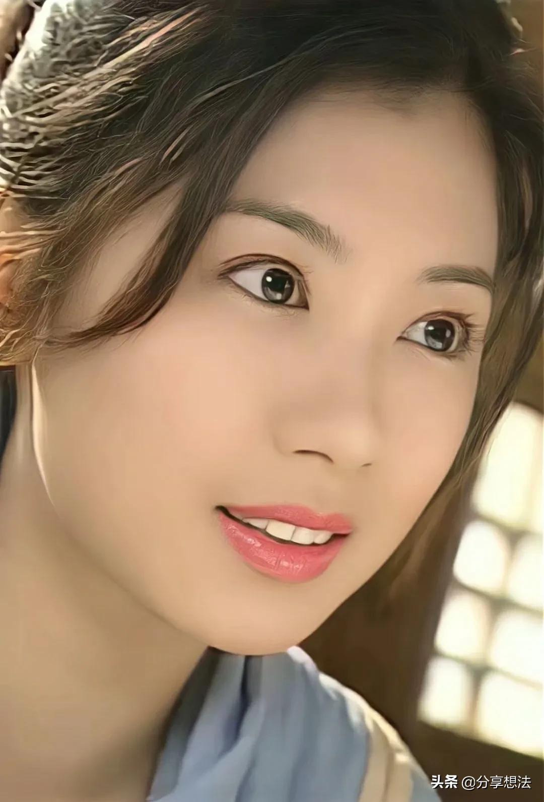 Jia Jingwen when she was young - iNEWS