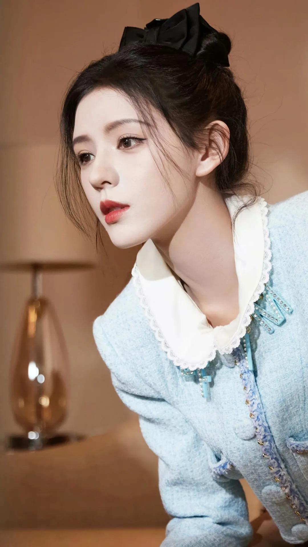 Zhang Yuxi, how many people are fascinated by a red dress - iNEWS