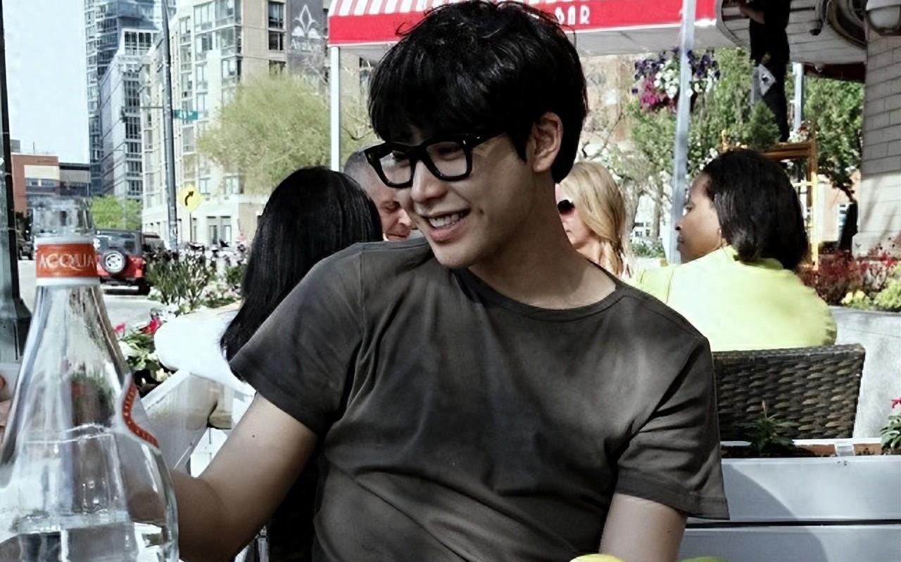 Korean star Park Min Woo's recent photos were exposed three years after her car accident. She is ...