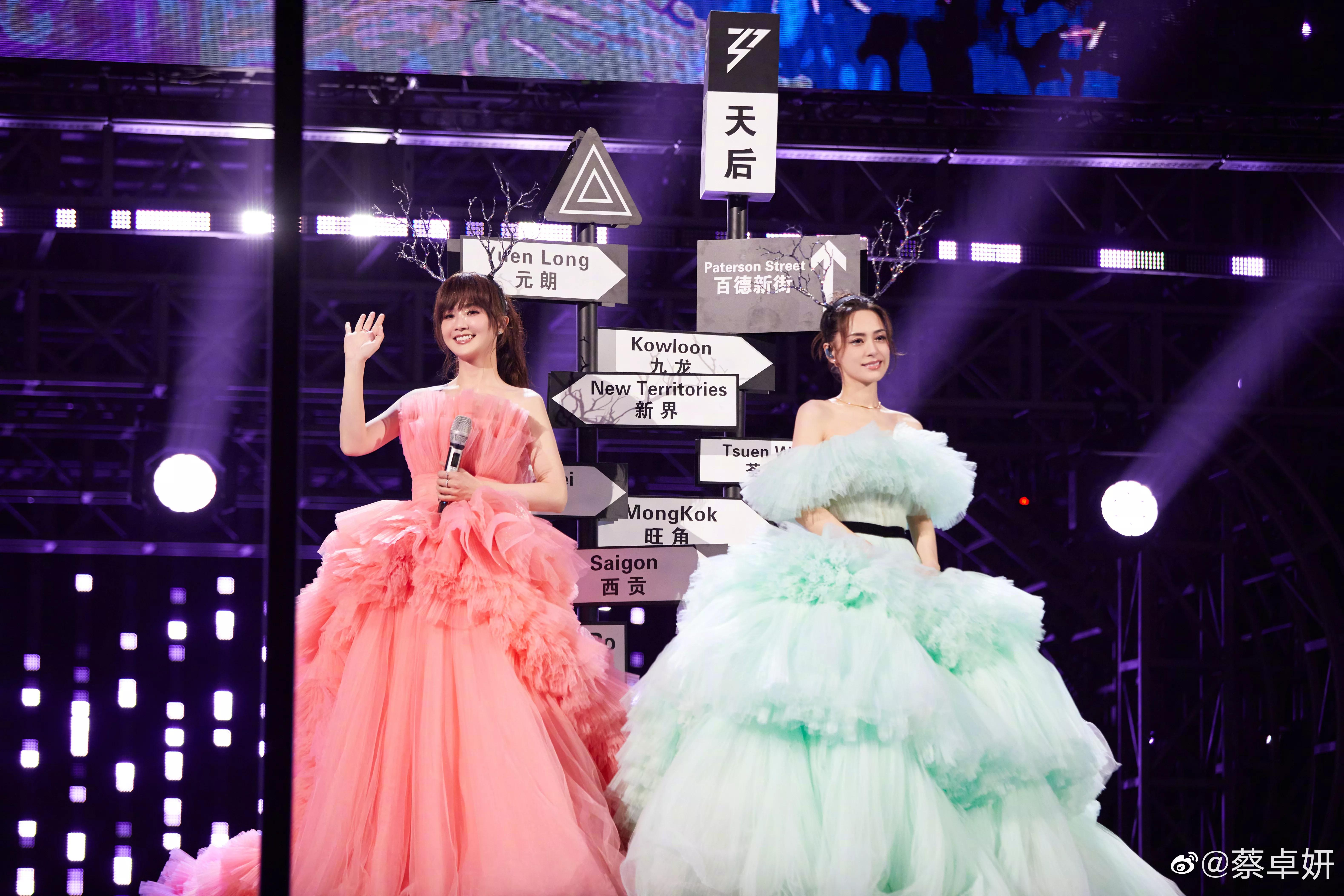 Zhong Xintong and Cai Zhuoyan fit together in a photo, charming and ...