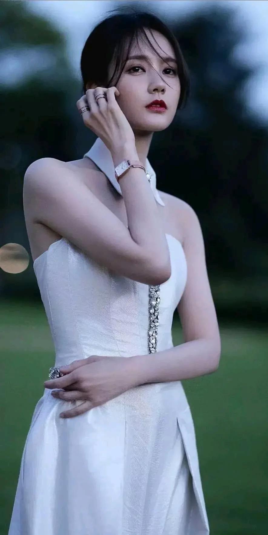 Li Yitong's sexy photo show - iNEWS