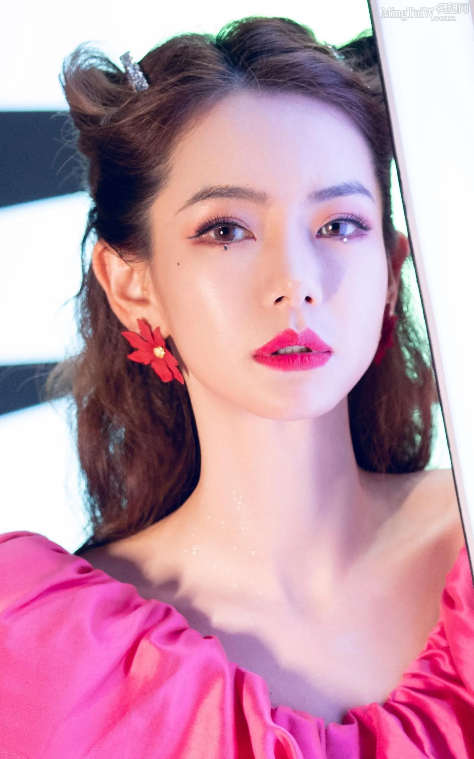 Qi Wei participates in variety show - iNEWS