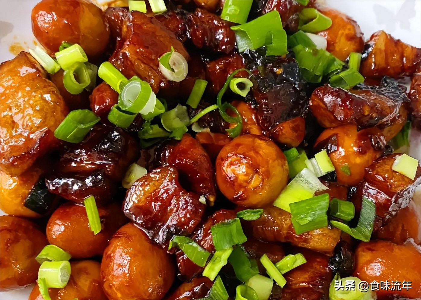 The fat but not greasy quail eggs braised in braised pork is delicious ...