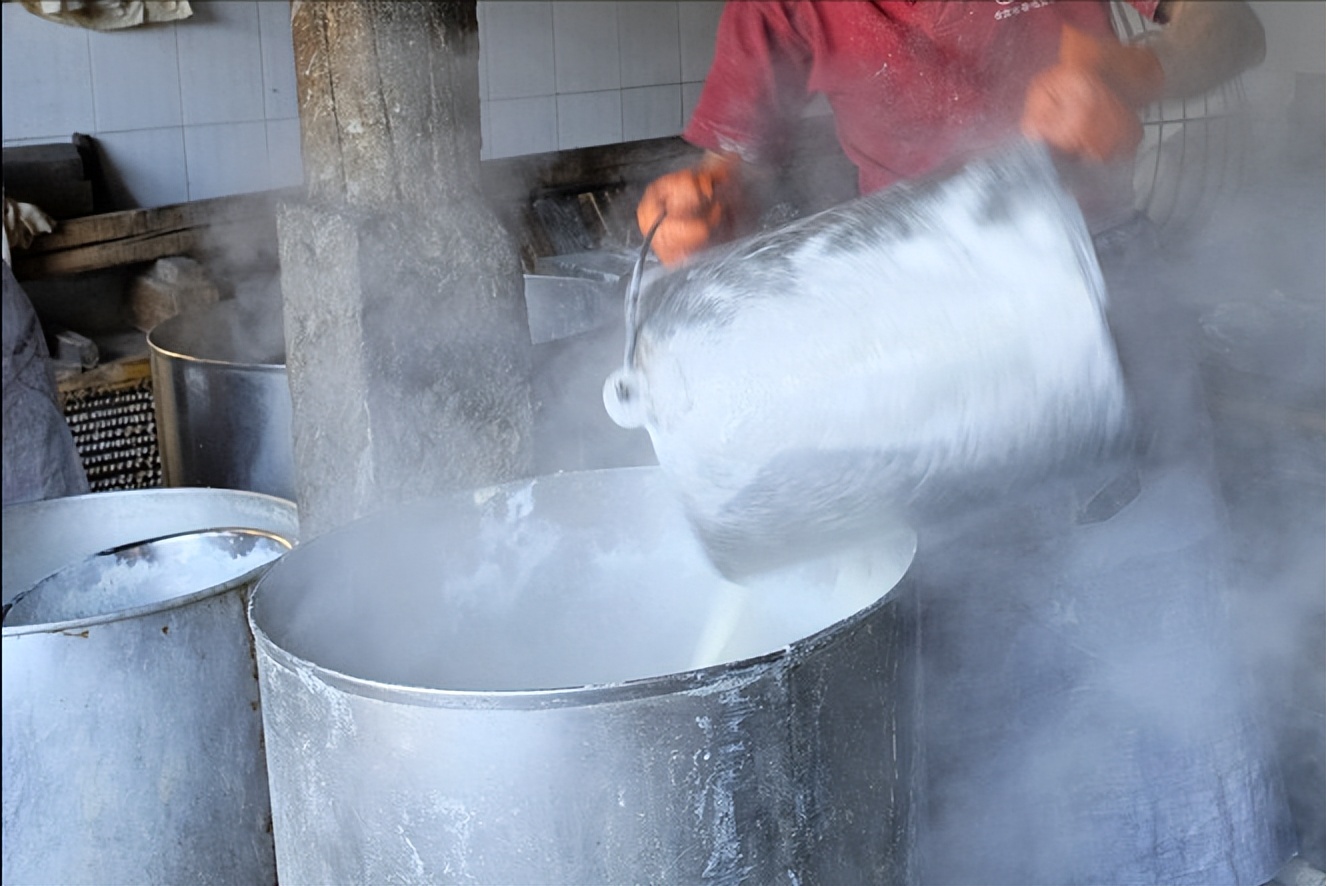 Exploring the traditional production process of "Shiping Tofu" - iNEWS