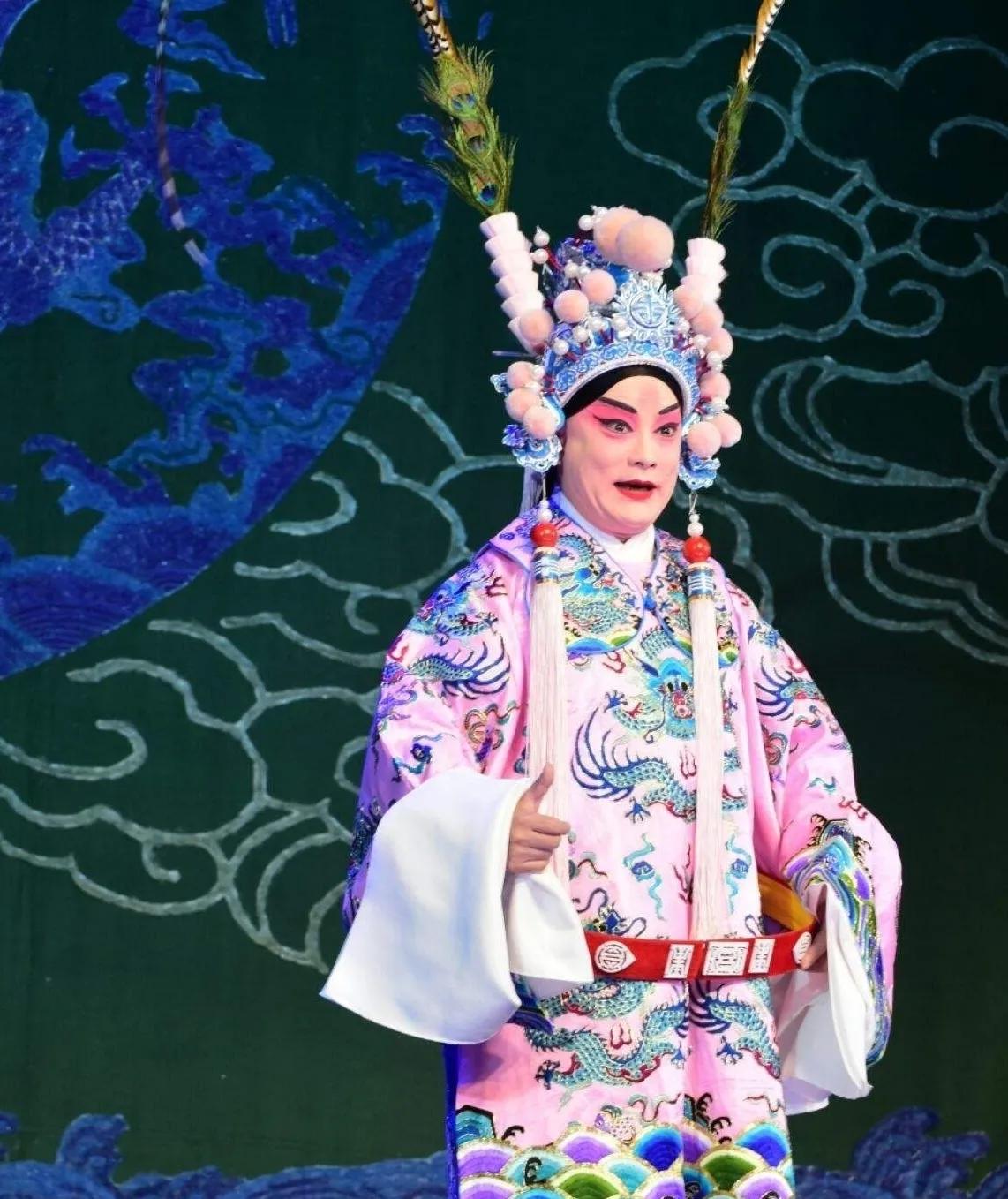 The Beijing Peking Opera Theater has nine top names, and the ones that ...