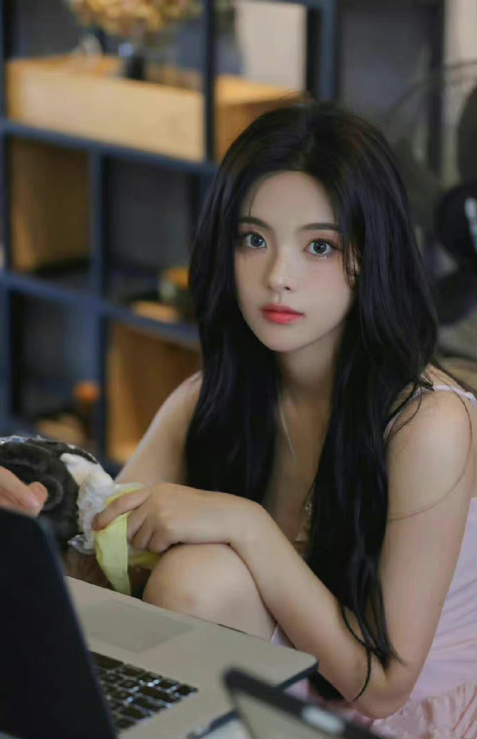 Goddess Yang Chaoyue - iNEWS