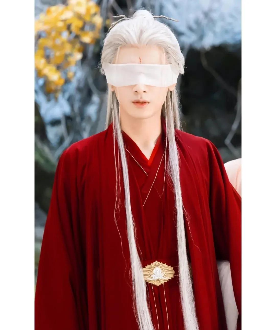 Cheng Yi's white hair style is really yyds - iMedia