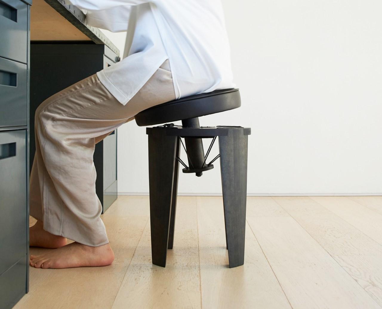 Have you ever seen such a weird stool?Give you the feeling of ...