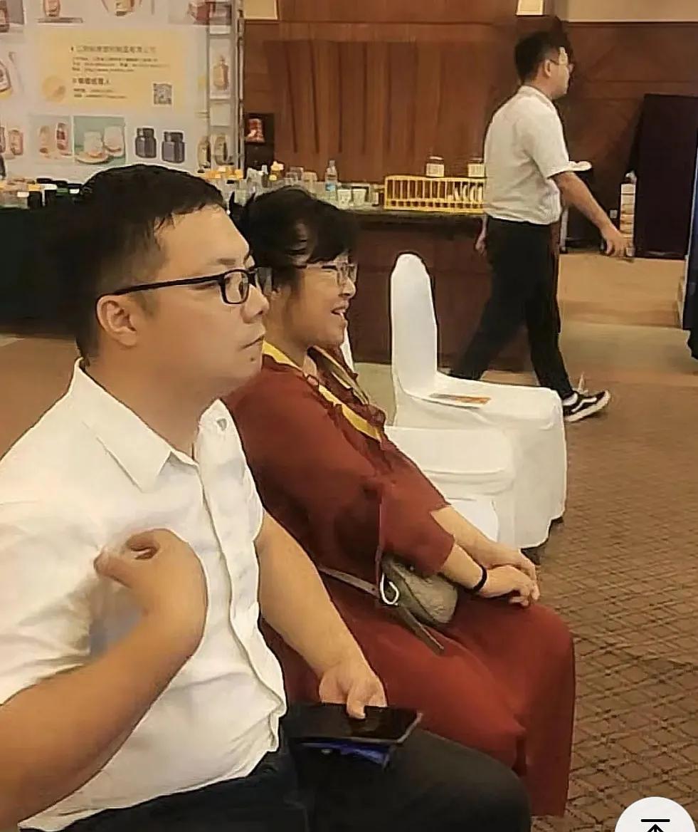 Yang Yuce posted a video to apologize to Yu Xiuhua and her parents, and ...