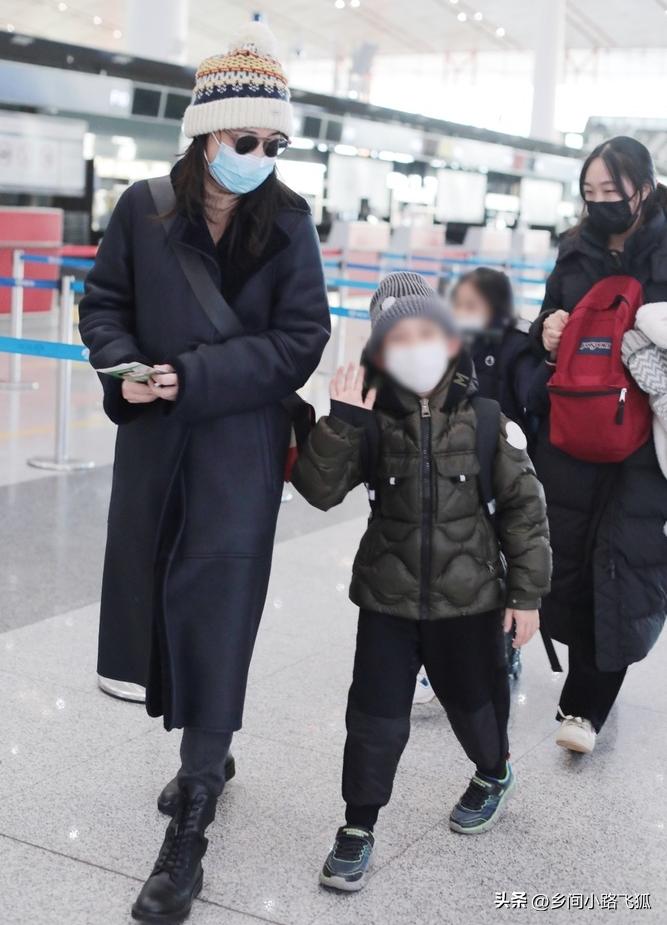 Mei Ting's family of four travel together, her son Dafang greets the ...