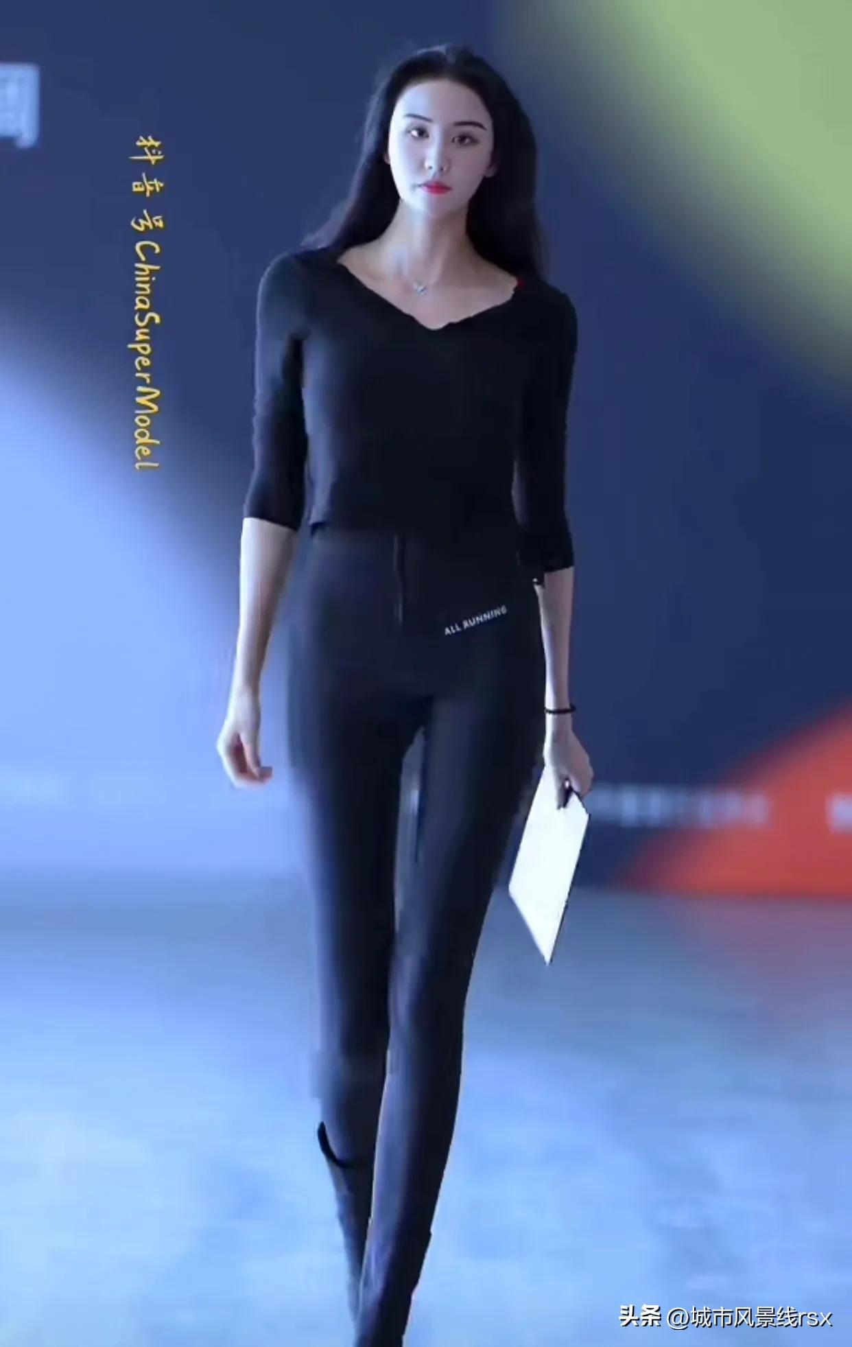 Supermodel Song Kexin has a beautiful face and an S-shaped body, and ...