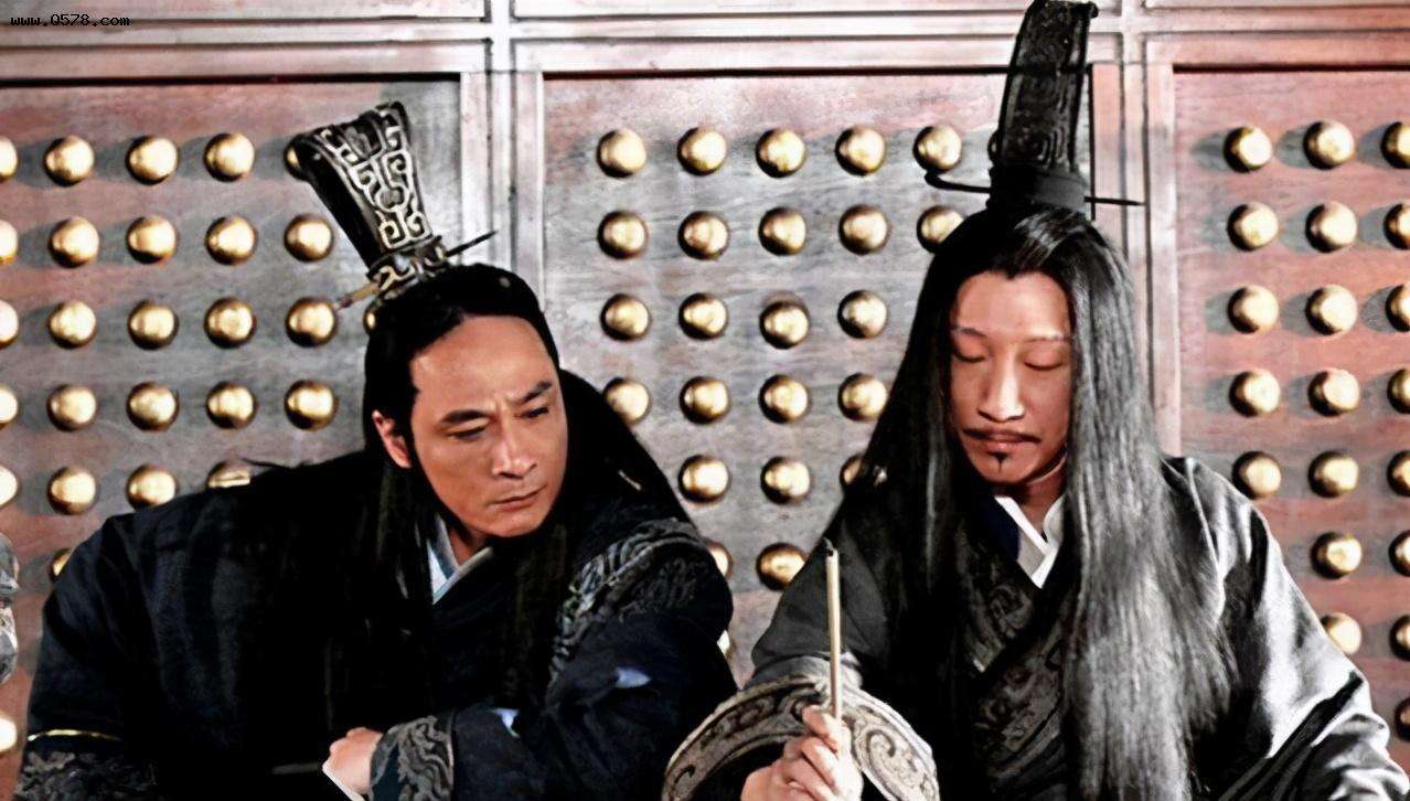 Pang Juan dug out Sun Bin's knee, and Sun Bin shot Pang Juan to death ...