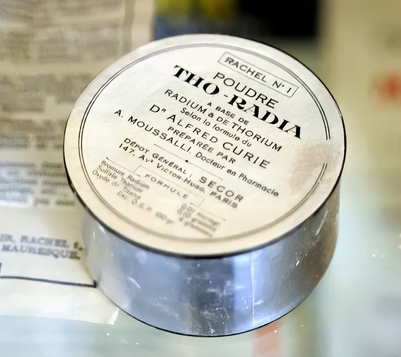 After the rich Americans in history drank the radioactive substance ...