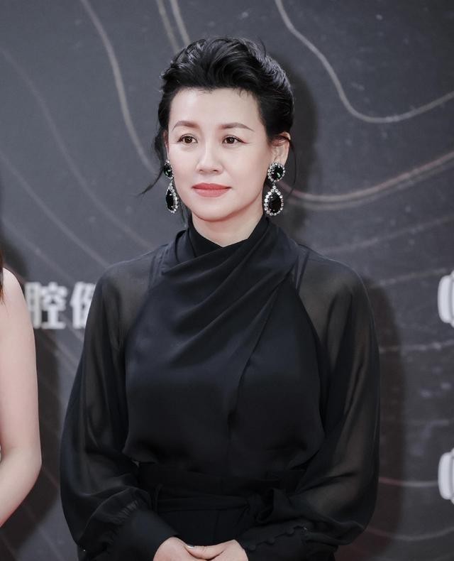 At the 34th Feitian Awards, Liu Lin, who was once again a runner-up ...