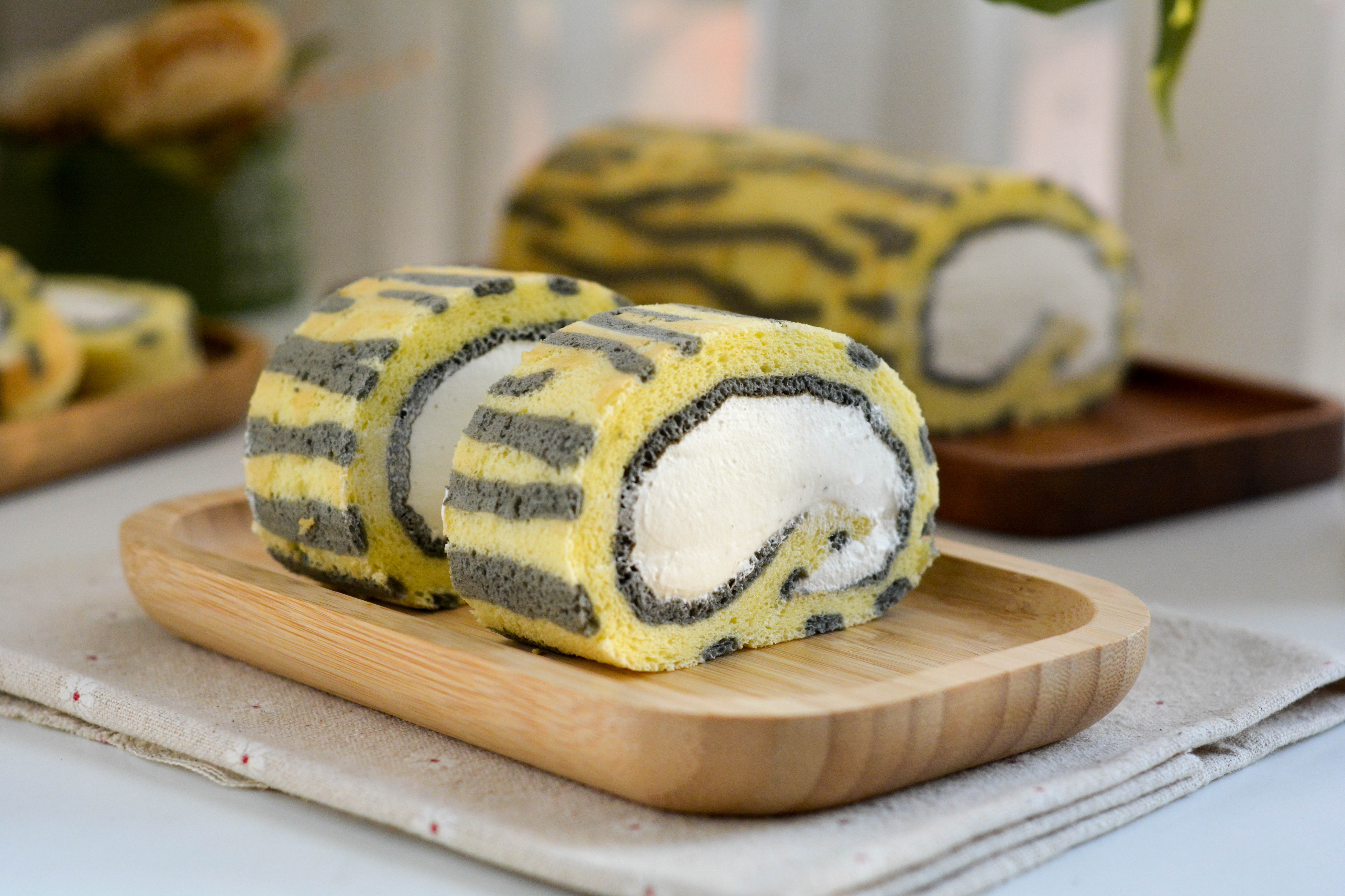 To welcome the Year of the Tiger, make a tiger skin chiffon cake roll ...
