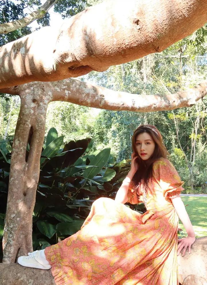 She is Chen Sicheng's girlfriend who is 21 years younger! Pretty and ...