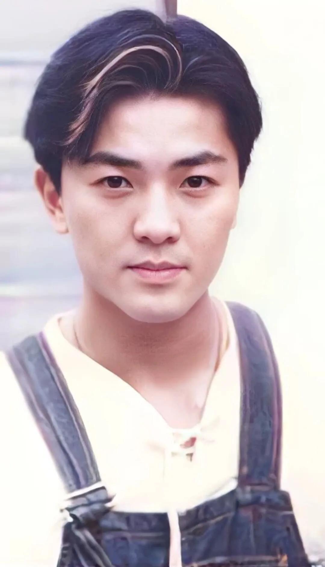 Ekin Cheng nostalgic photo 1 - iNEWS