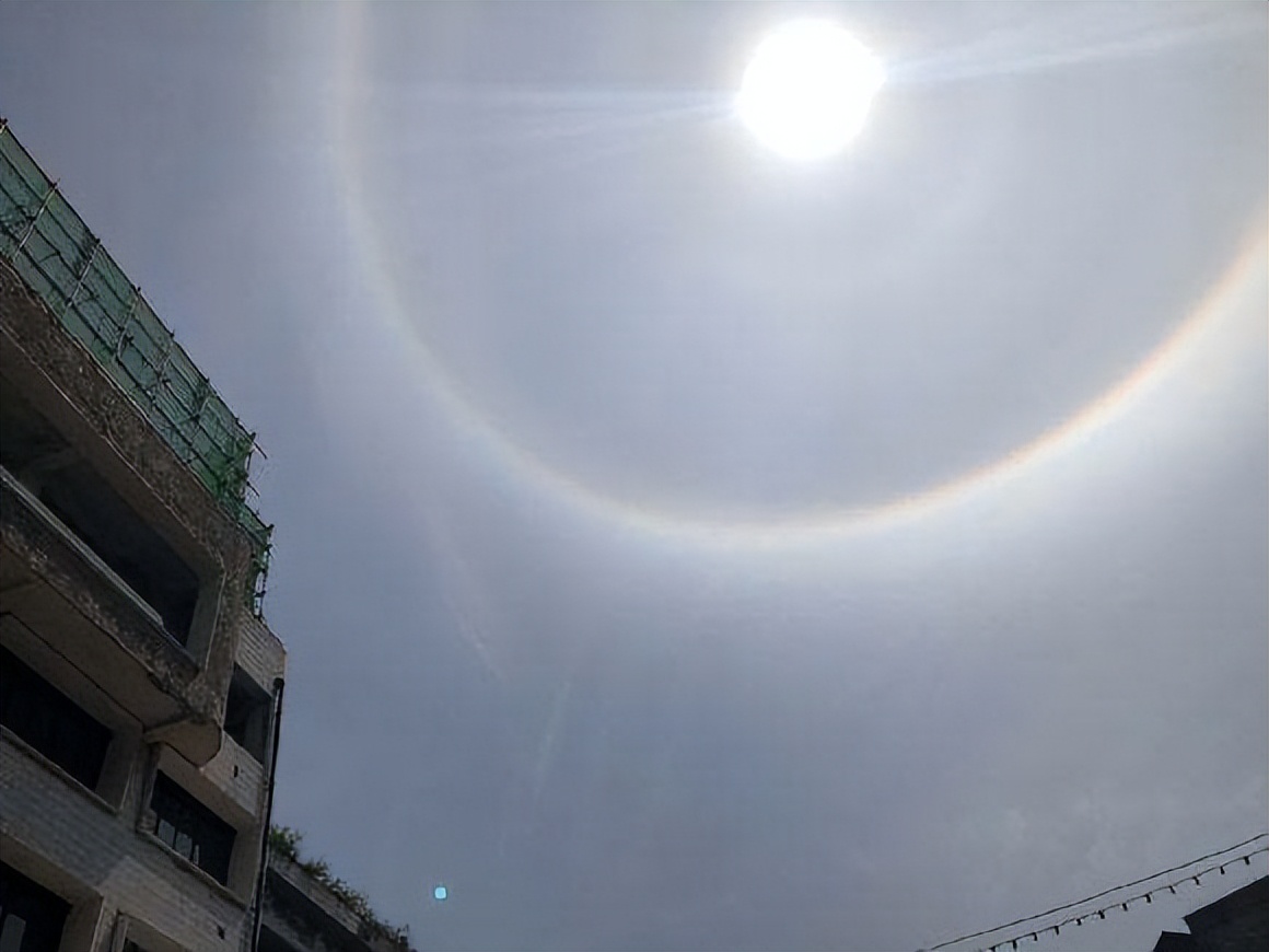 It takes 8 minutes for sunlight to reach the earth. The human eye can ...