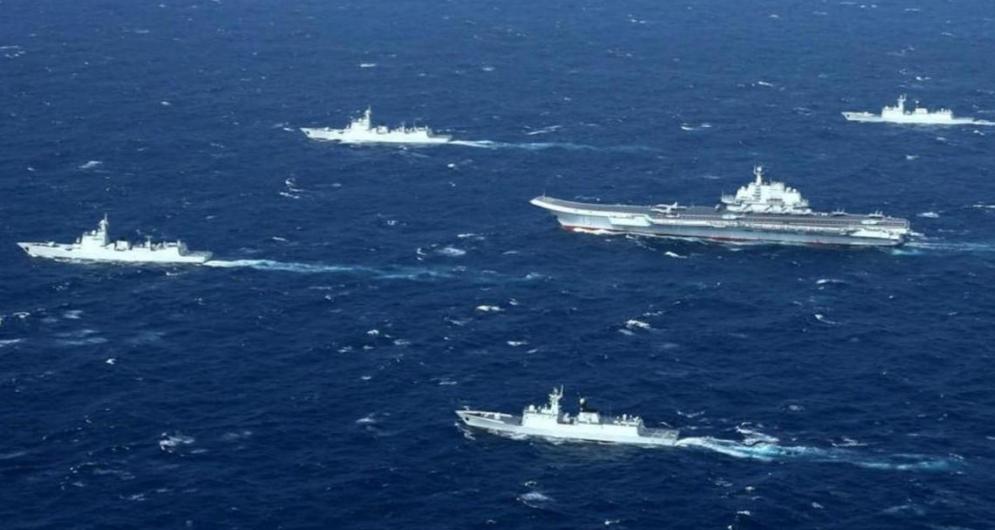 The US warship broke into the Taiwan Strait, and after being countered ...