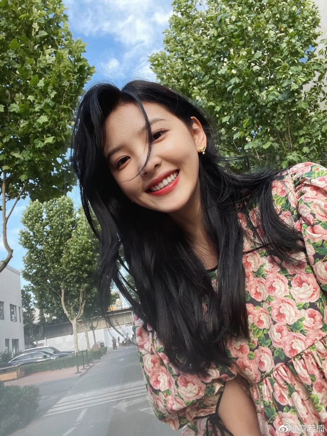 Is there any exaggeration in the ceiling of the first love face in ...