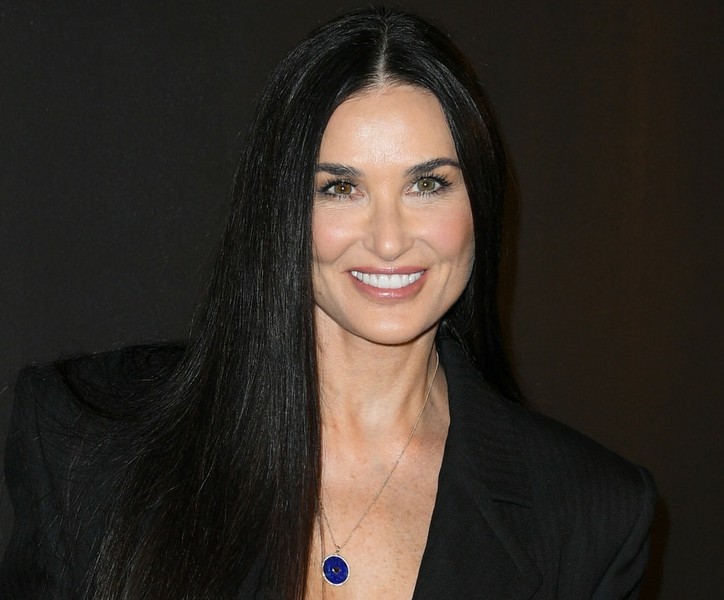 12 Celebrities Who 'Glowed With Teeth Remodeling' - iNEWS
