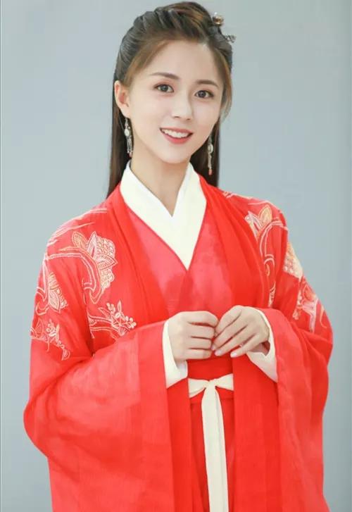 A volume of beautiful photos of Tang Min, enjoy - iNEWS