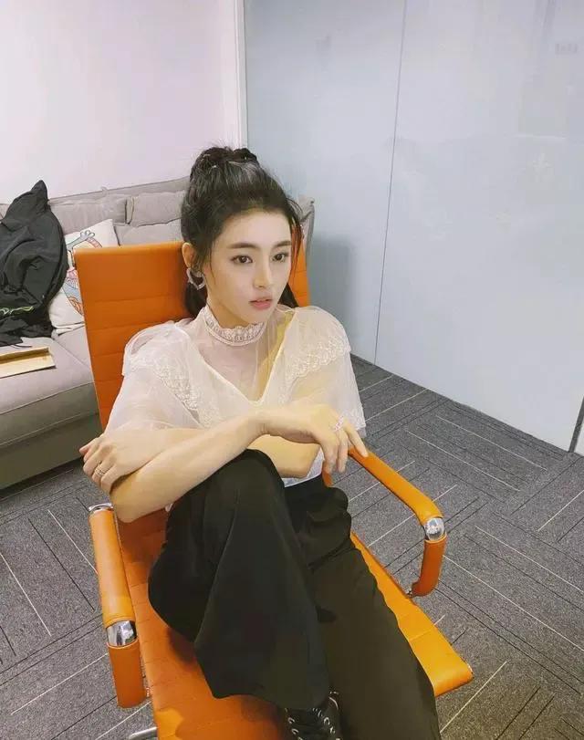 Xu Yating, sexy, charming and colorful - iMedia