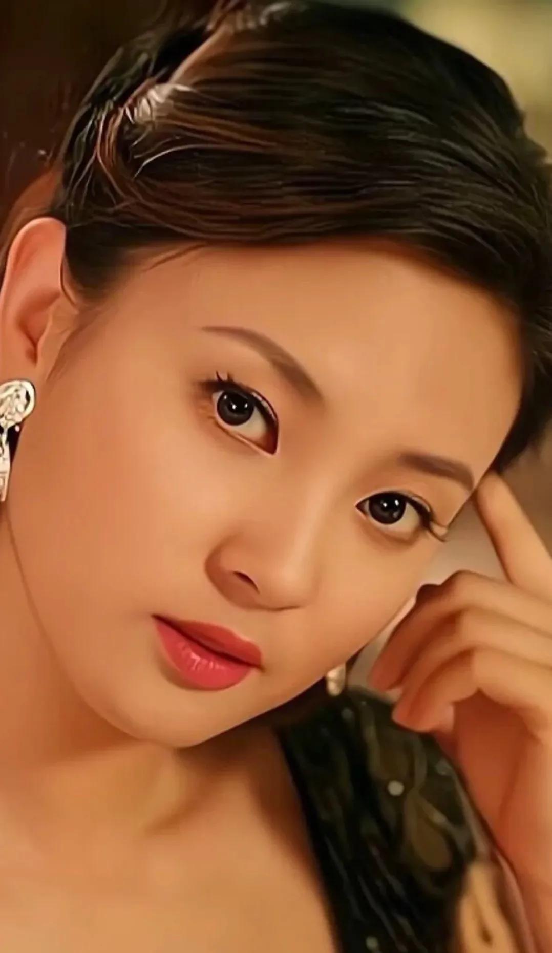 Li Sisi, Zhou Tao, Dong Qing, Li Hong, Zhu Xun, Fang Qiong, Liu Yan and other hosts, who is the ...