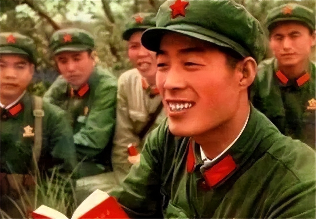 Wang Hongwen was dying and struggling to privately transfer troops to ...