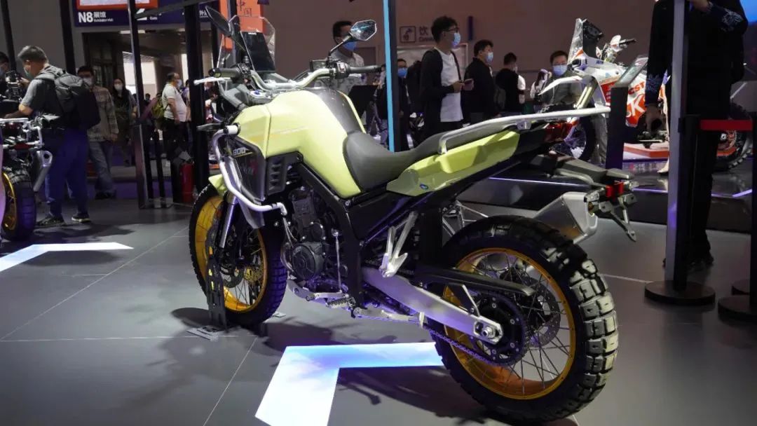 The domestic wildest ADV Excelle 800X, Qianjiang Flash 300 side three ...