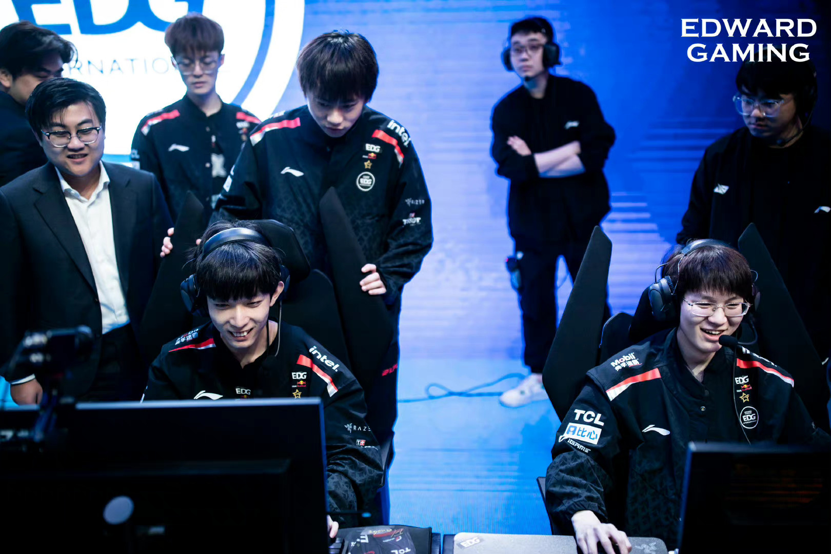 有驚無險的七連勝！EDG戰勝OMG後，基本上默認拿到復活甲了 - 頭條匯