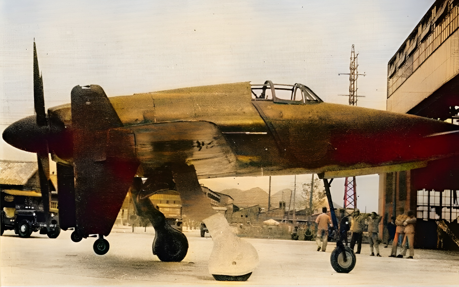 The aircraft with the propeller on the tail, the Japanese secret weapon ...