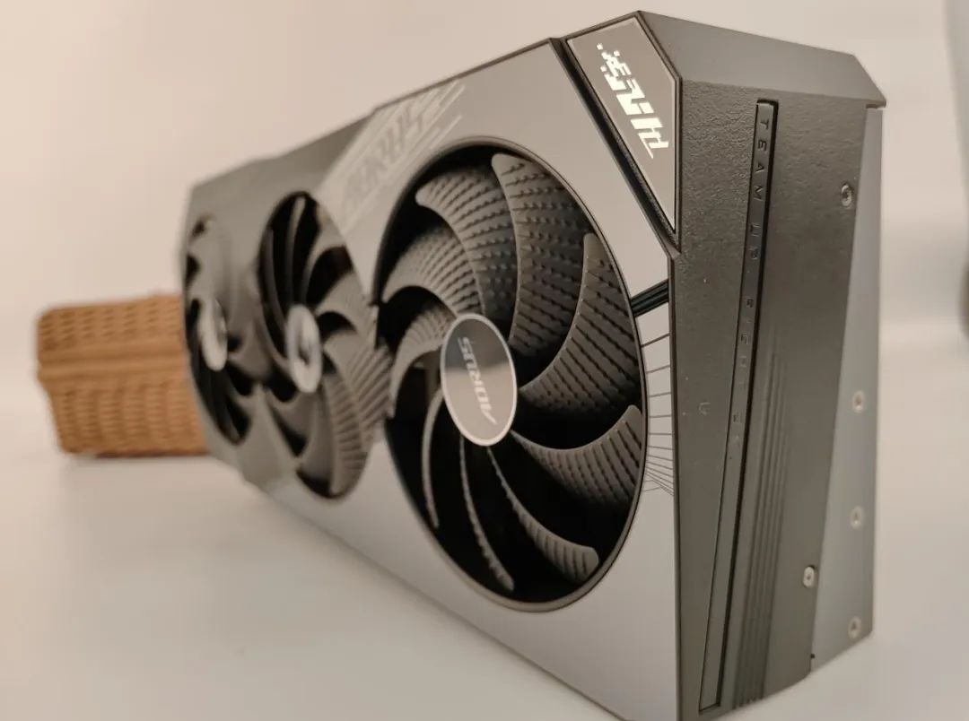 I am the Supreme - Gigabyte AORUS GeForce RTX 4090 MASTER 24G - iNEWS