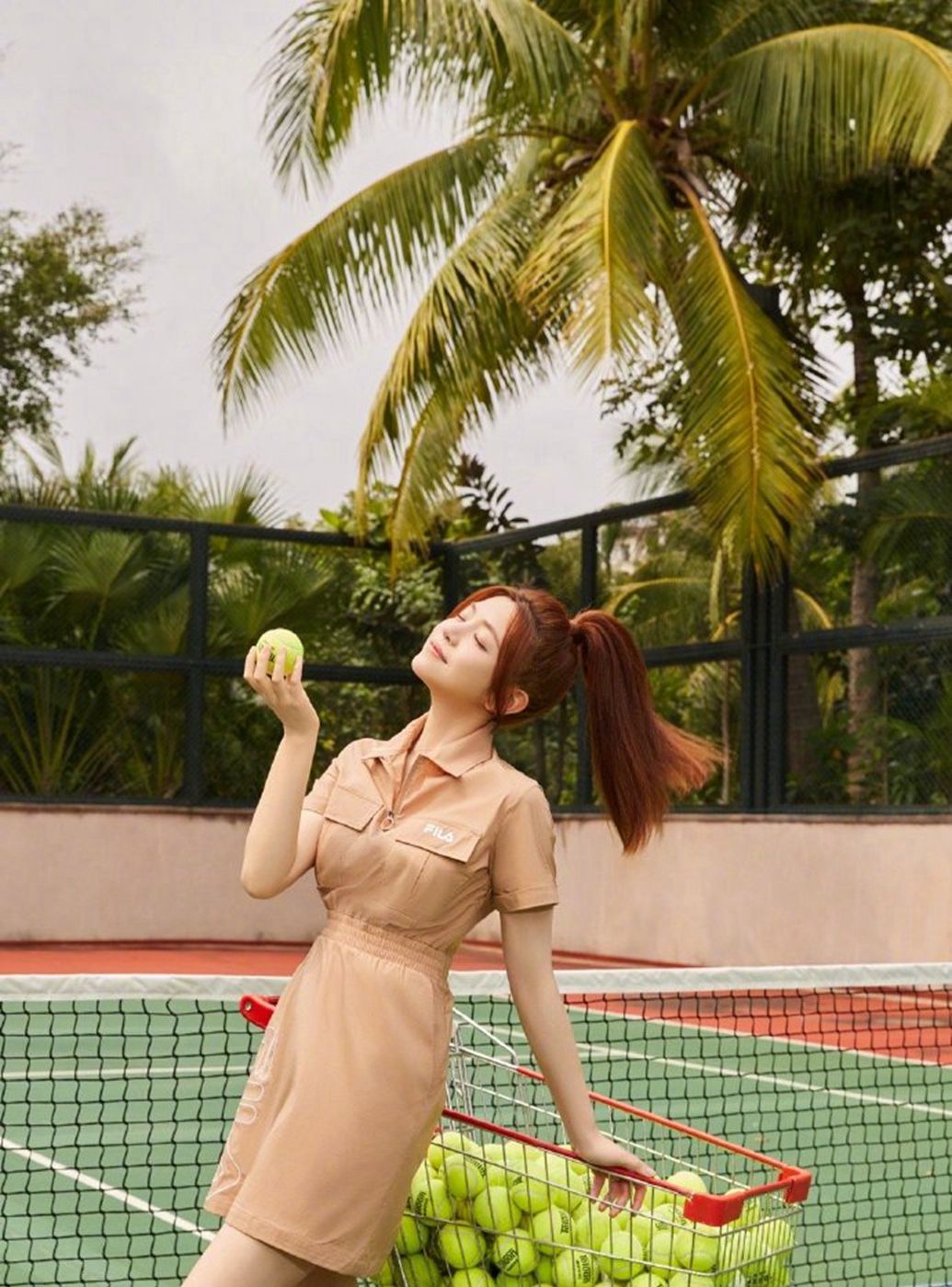 Michelle Chen sexy photo of beautiful legs in light yellow dress - iNEWS