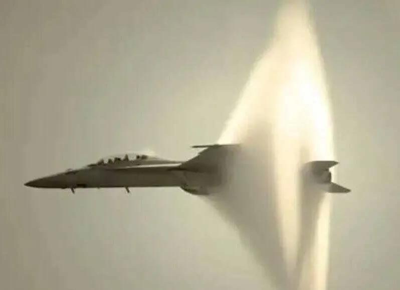 The United States staged several fighter jets chasing civilian small ...