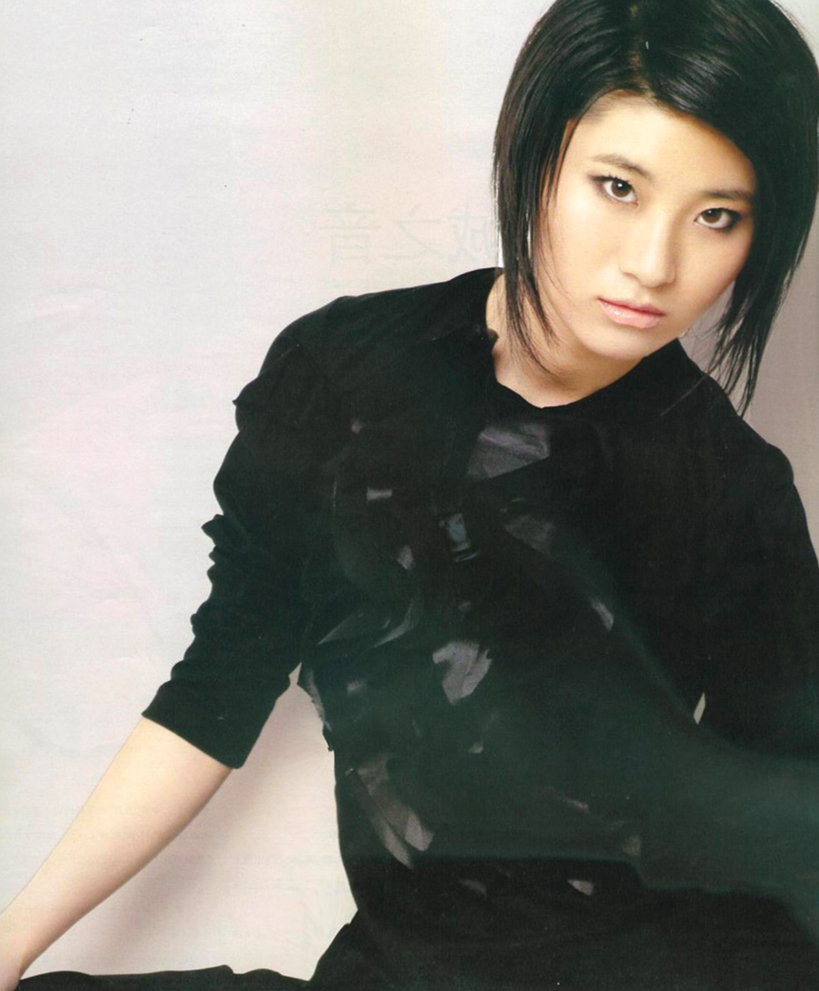 She is a "Super Girl Champion", worth over 100 million but no one dares ...