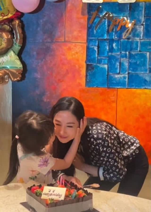 After the divorce crisis, the husband of a Hong Kong actress used a birthday party to save his ...