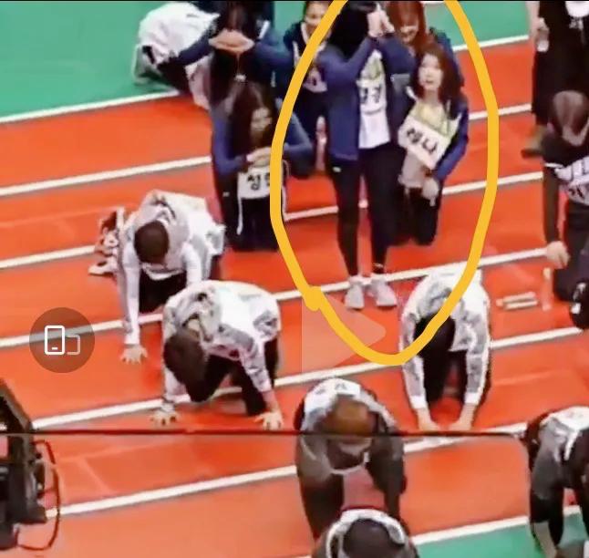 Facing South Korea's kneeling worship, among these 10 stars, these ...