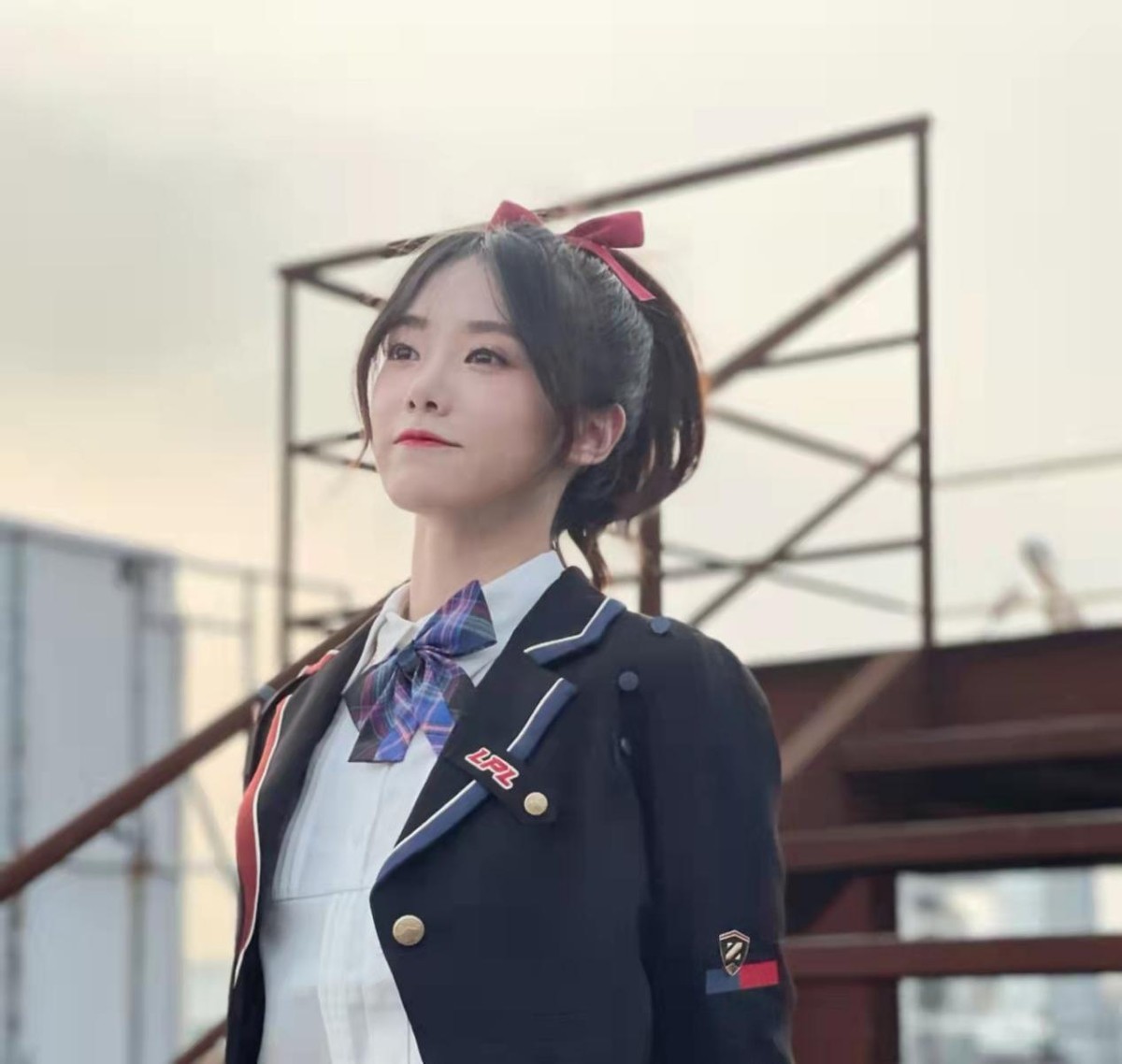 Yu Shuang is intellectual and elegant in a red dress, Rotuaner shows ...