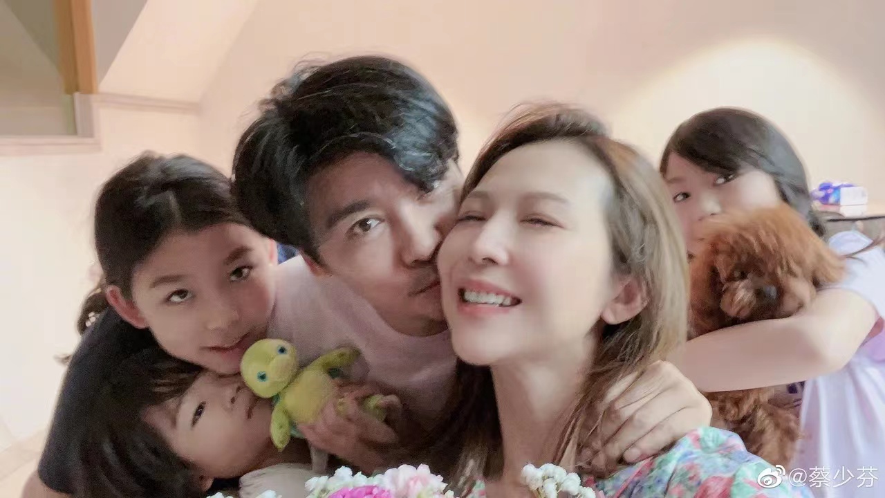 I like Ada Choi's "It's Mom, It's Daughter" - iMedia