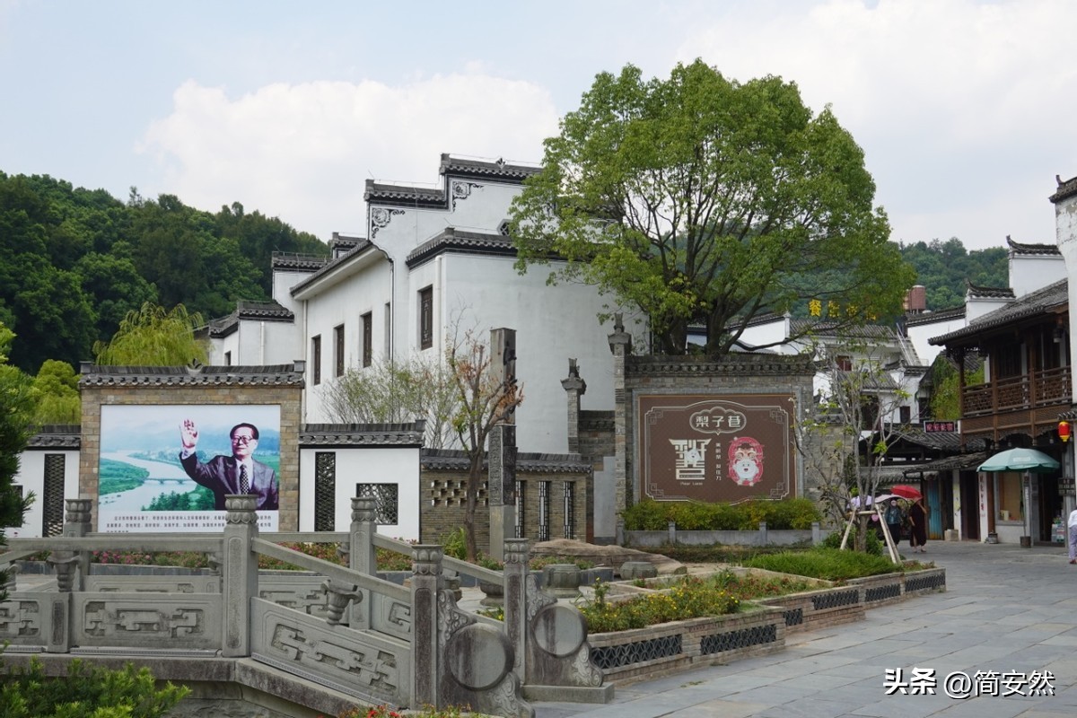It was only after arriving in Jiangwan, Wuyuan, that we learned that ...