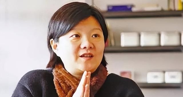 Hong Huang: Elegance Lighter Than a Feather - iNEWS