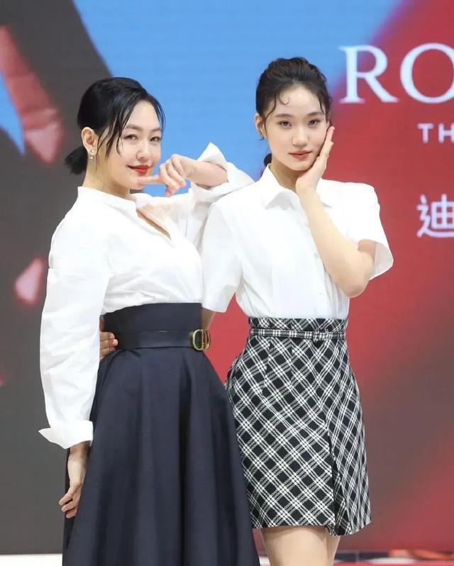 Xiao S took her second daughter to the event!14-year-old Lily is tall ...