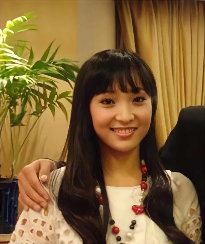 It's hard to describe Bai Jing in one sentence. She became famous ...