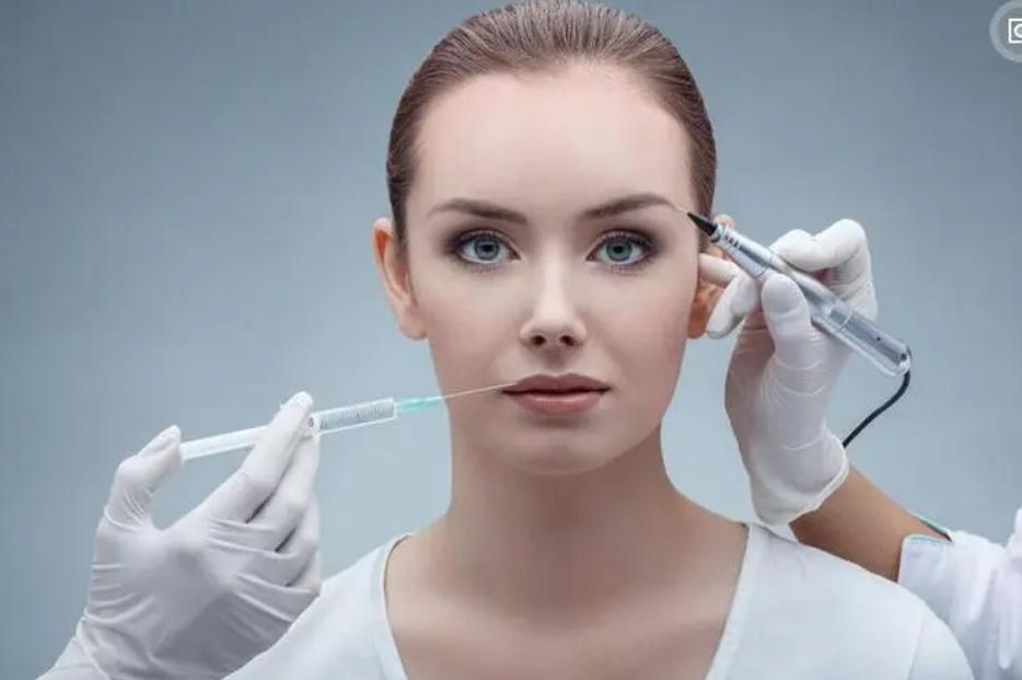 Zhou Chuna: She had plastic surgery at the age of 13 and spent 4 ...