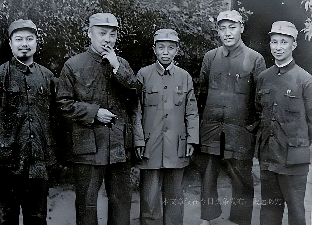 The generals of the Third Field Army took a group photo at the West ...