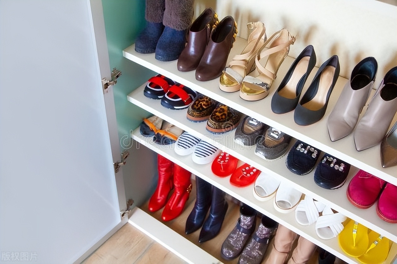 Future fantasy - shoe cabinet - iNEWS