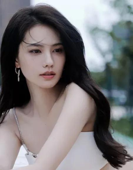 Jiang Peiyao's pure beauty photo album - iNEWS