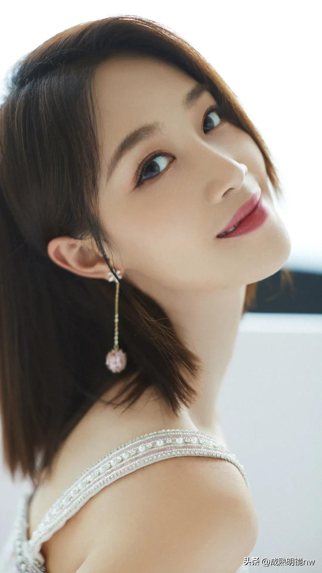 The young and beautiful Lan Yingying is sweet and lovely, and the ...